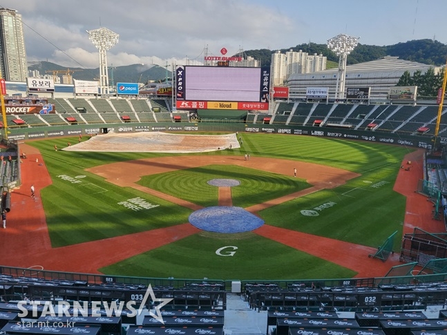 '그라운드가 말썽' KBO 사직 NC-롯데전 취소... 29일 DH 편성 [★부산] | 스타뉴스