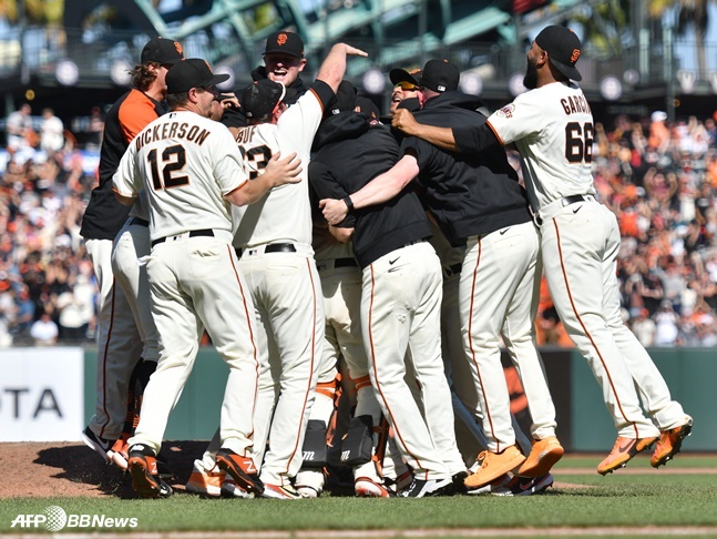 '우승 예상 0표' SF, LAD 9연패 저지... 누가 생각이나 했을까 | 스타뉴스