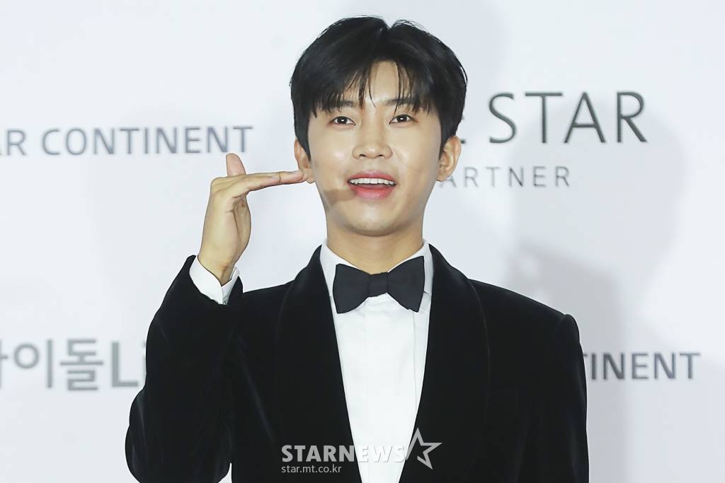 임영웅, AAA U+ 아이돌 라이브 인기상 수상 "내년에도 좋은 모습"[2021 AAA] | 스타뉴스