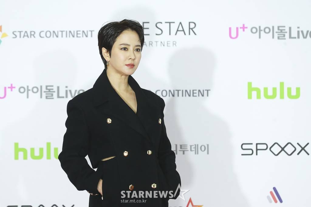 송지효, AAA RET 인기상 수상 "투표해주신 모든 분께 감사"[2021 AAA] | 스타뉴스