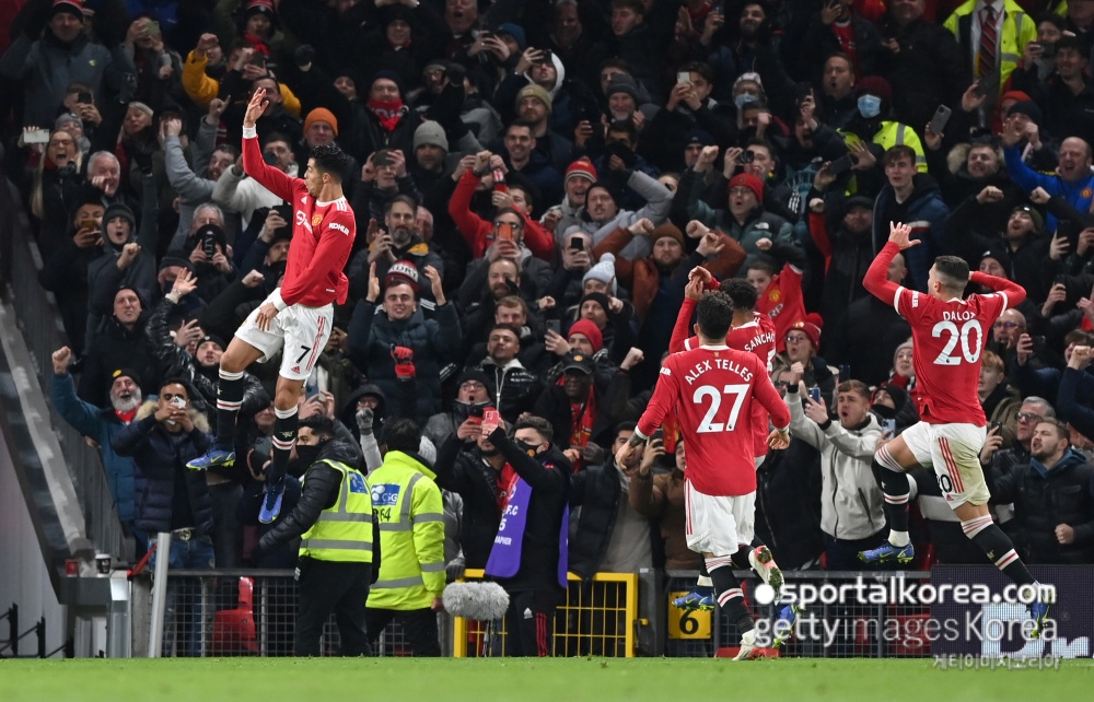 [EPL 14R] '호날두 멀티골' 맨유, 아스널에 3-2 승리...'이제 랑닉이 온다' | 스타뉴스