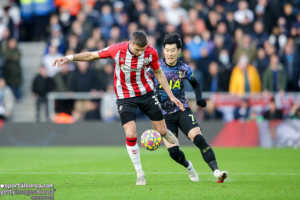 [EPL 20R] ‘손흥민 PK·퇴장 유도’ 토트넘, 사우샘프턴과 1-1 (전반 종료) | 스타뉴스
