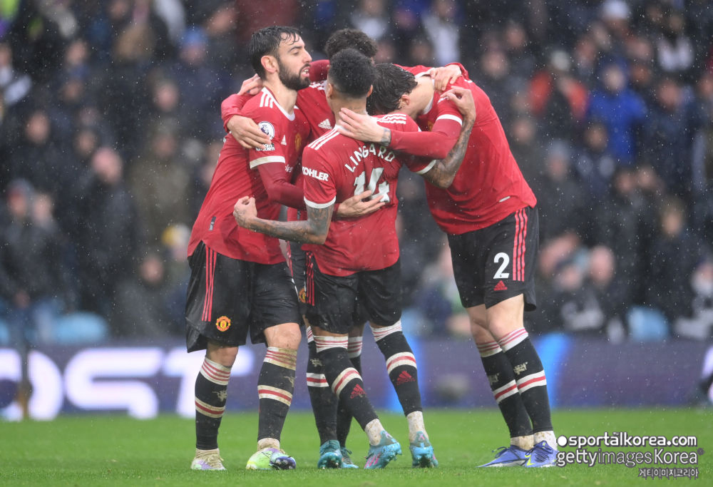 [EPL 26R] '브루누 1골·호날두 침묵' 맨유, 리즈 4-2 격파...3위 첼시와 4점차 | 스타뉴스