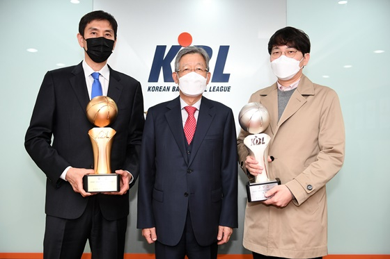 KBL, D리그 우승·준우승 팀 시상식 진행.. MVP 상무 최성원 - 스타뉴스