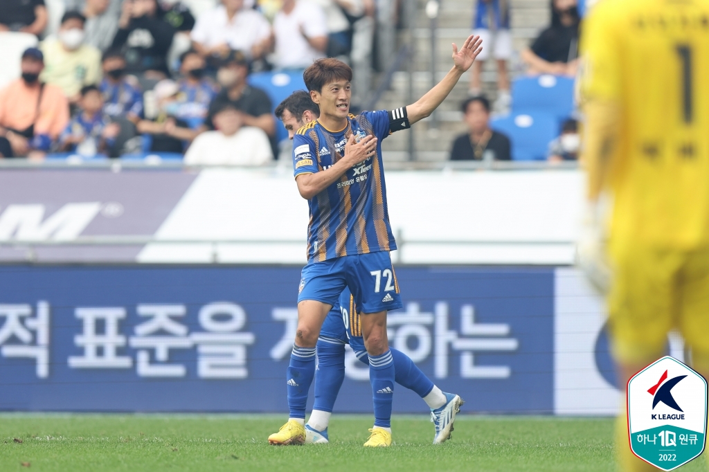 [K리그1 33R] ‘레오나르도+이청용 골’ 울산, 수원FC 아래로 보냈다... 2-0 완승 - 스타뉴스