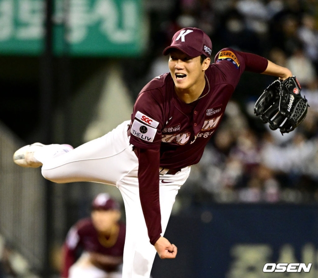 'KKKKKKKK' 안우진, 최동원 넘고 KBO 새 역사... ERA 1위도 가져왔다 [★잠실] - 스타뉴스
