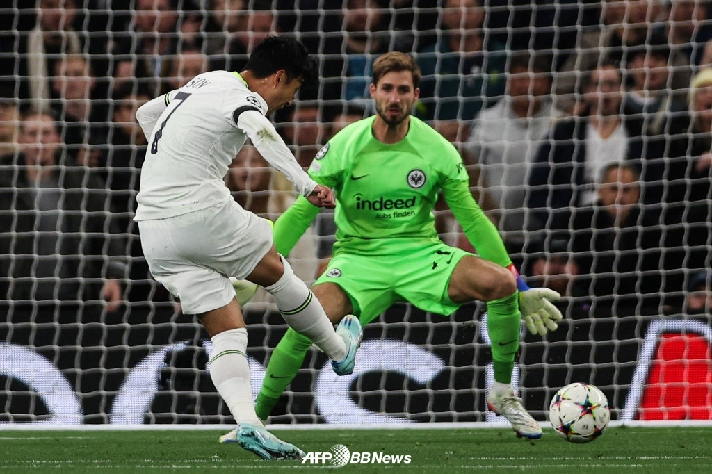 '극찬' SON 환상 발리골 어땠길래, UCL 조별리그 '최고의 골' 후보 오르다 | 스타뉴스