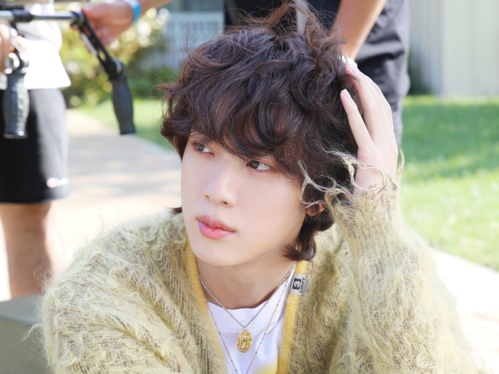 방탄소년단 진 'The Astronaut' MV 5000만뷰 | 스타뉴스