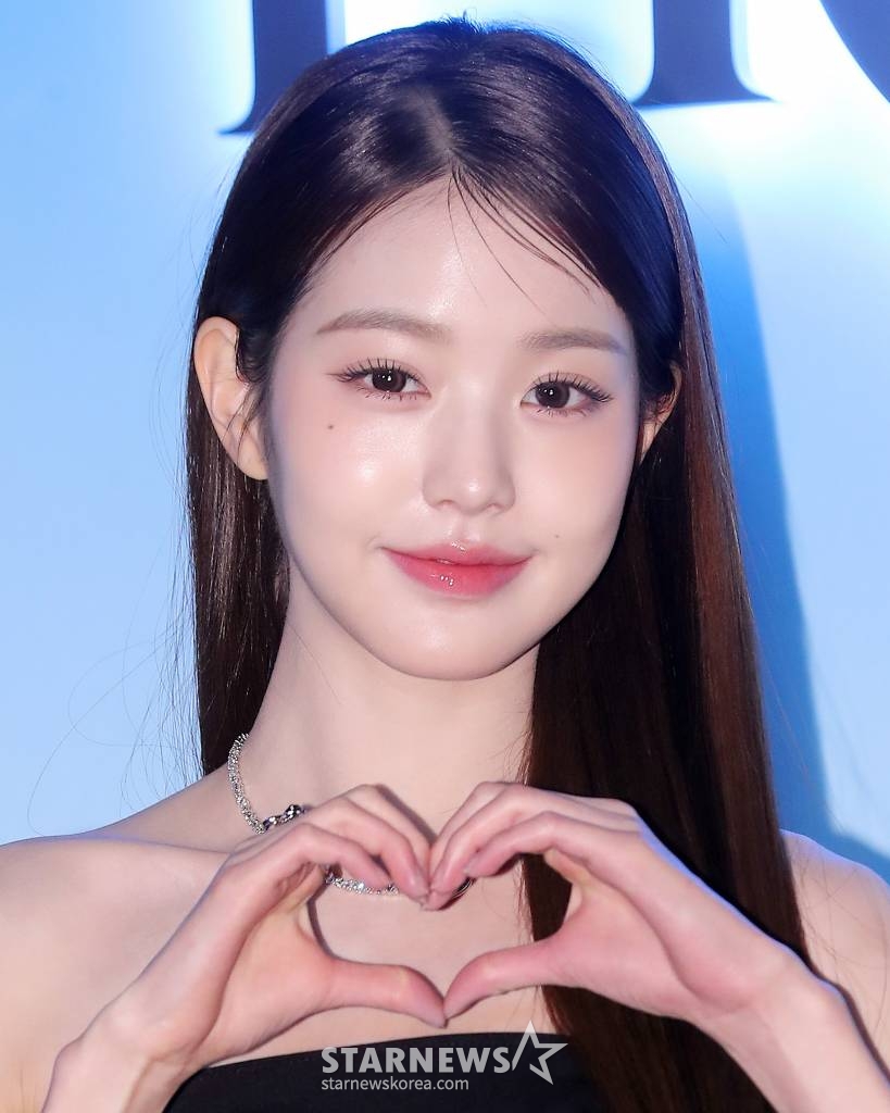 'MZ 아이콘' 장원영, 2년 연속 빛나는 'AAA 안방마님'[2022 AAA★FOCUS] | 스타뉴스