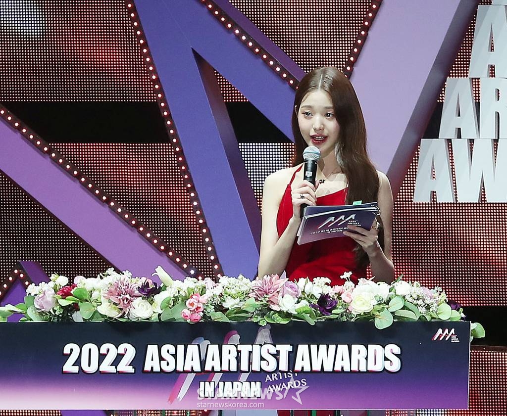 아이브 장원영, 믿고 보는 MC..'2022 AAA'→'KBS 가요대축제' 활약 | 스타뉴스