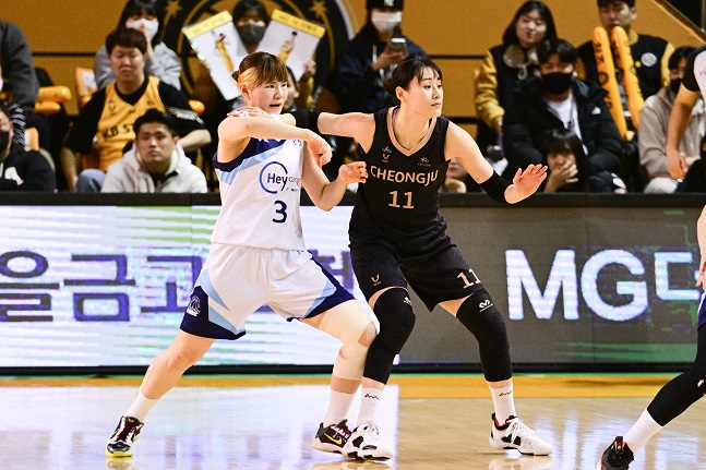 KB 11년 만의 봄농구 탈락→WKBL 4강 팀 확정... 남은 건 '2위 쟁탈' | 스타뉴스