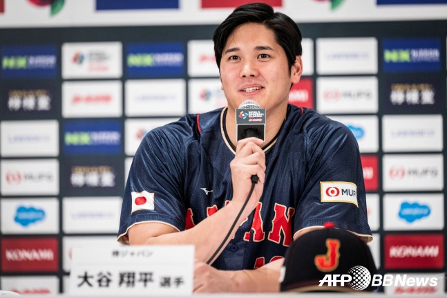 새벽 4시부터 기다려야 겨우 산다... 오타니, 日국대 유니폼 완판남 등극 - 스타뉴스