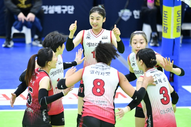 6년만의 봄배구 향한 KGC인삼공사 의지, 2위 현대건설 꺾었다 | 스타뉴스