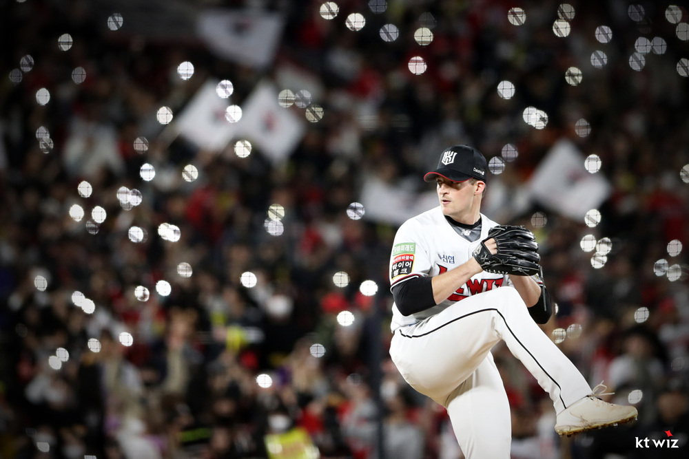 "단언컨대 KBO 최고 No.1 투수" 야구 천재도 극찬, 예사롭지 않다 | 스타뉴스