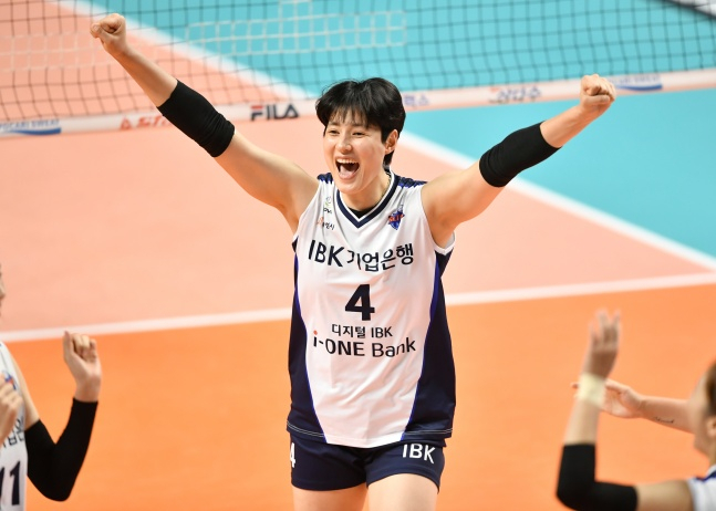 김희진, IBK 프랜차이즈 스타로 남는다... 3억 5000만에 재계약 [오피셜] | 스타뉴스