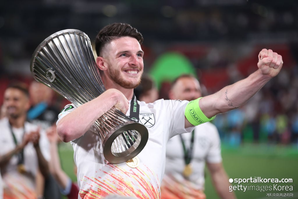 아스널 ‘1600억 이상 쓰기로 결정!’ EPL 최고 수비형 MF 손에 잡힌다! - 스타뉴스