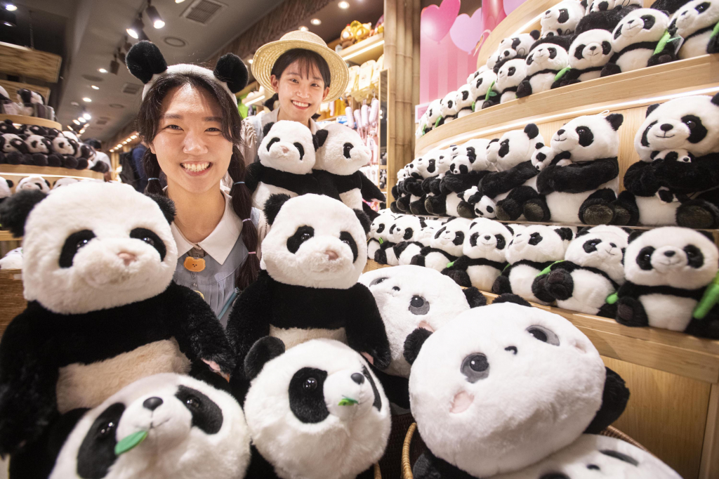 에버랜드, 판다 푸바오 인기…이모티콘·굿즈 역주행 - 스타뉴스