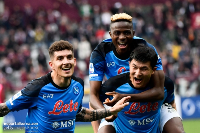 나폴리 회장 PSG에 엄포, “2845억원 주면 오시멘 줄게” | 스타뉴스