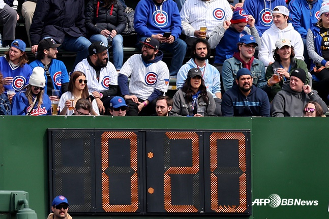 '경기시간 25분 감소-40년 만에 최저' MLB도 느낀 '피치 클락' 효과, KBO도 '스피드업+세계화' 노린다 | 스타뉴스