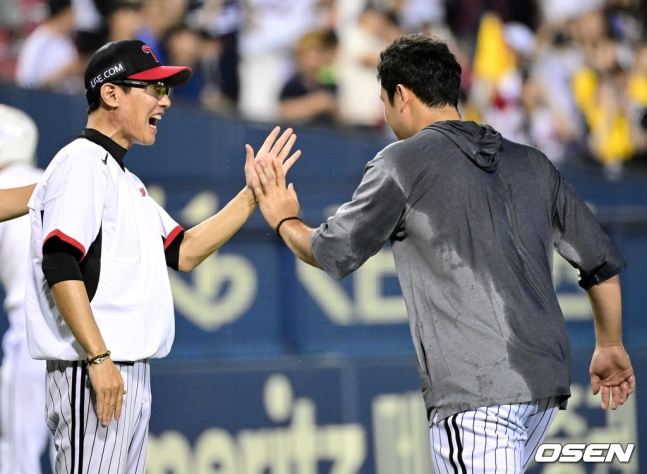 'LG 트레이드→신의 한 수' 염갈량 혈 제대로 뚫렸다, 최원태 5회 2사까지 퍼펙트... LG 두산전 싹쓸이 4연승, KT·KIA도 3연전 스윕 (종합) | 스타뉴스