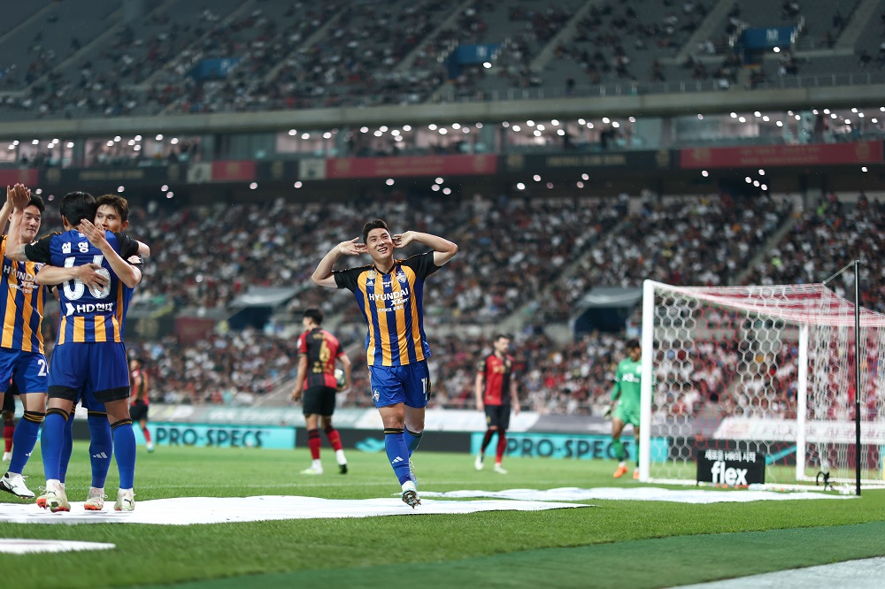 [K리그1 28R] ‘주민규 멀티골’ 울산, 서울과 2-2 무승부... 18경기+5년 무패 천적 증명 | 스타뉴스