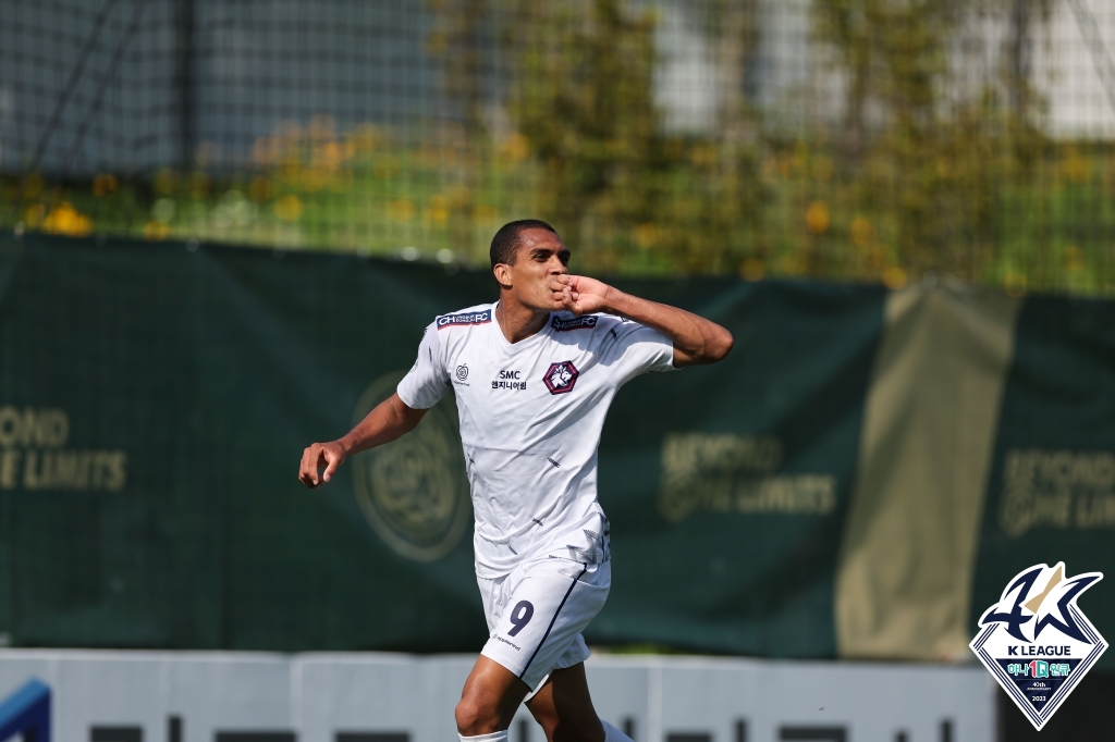 [K리그2 31R] ‘14연속 무패’ 충북청주, 조르지 결승골로 안산에 1-0 승… 최다 무패까지 5경기 | 스타뉴스