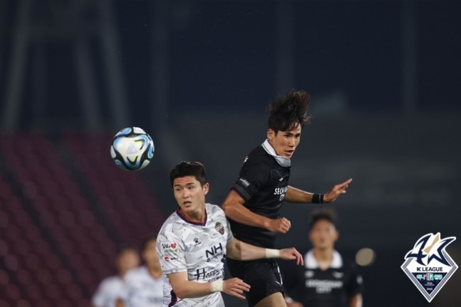 [K리그2 32R] 갈 길 바쁜 김천, 성남 원정 0-1 패배로 부산 추격 실패 | 스타뉴스