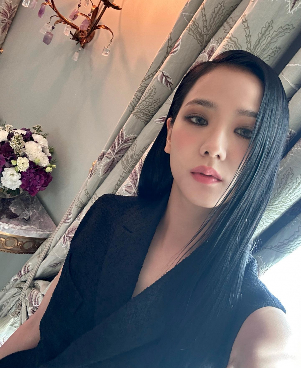 Blackpink's Jisoo Stuns with Chic Beauty at Dior Spring/Summer 2024 Collection Show in Paris ...