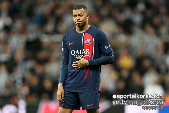 ‘음바페도 어쩔 수 없었다’ PSG, 21년 만에 UCL 진출한 뉴캐슬에 1-4 대패...드리블 성공 0회 + 평점 6.9점 | 스타뉴스