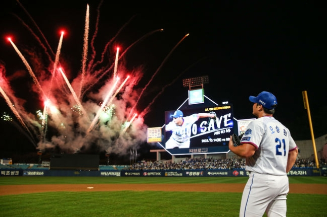 [공식발표] KBO 42년 역사상 최초 '한국식 골드글러브' 후보 발표... 대망의 첫 수비상 주인공은 누구? | 스타뉴스