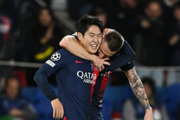 ‘교체출전’ 이강인 UCL 데뷔골 폭발! 평점 7.6점+주전 경쟁 청신호... PSG, AC밀란에 3-0 완승으로 조 1위 등극 | 스타뉴스