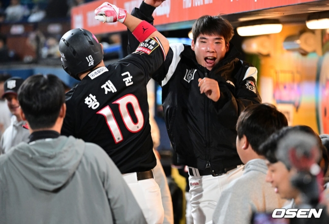 'LG가 환하게 웃는다' PO 결국 5차전 끝장승부 간다!... KT, NC에 11-2 대승 '시리즈 원점' 이젠 아무도 모른다 [창원 PO4 현장리뷰] - 스타뉴스