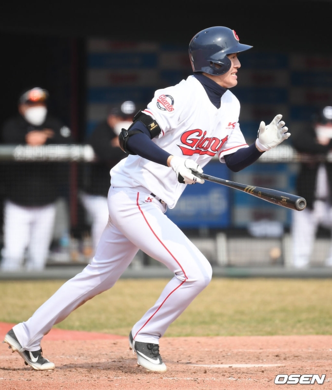 롯데 나승엽 '전역→APBC→亞 선수권까지', LG 김범석-두산 이병헌도 대만행 비행기 오른다 - 스타뉴스