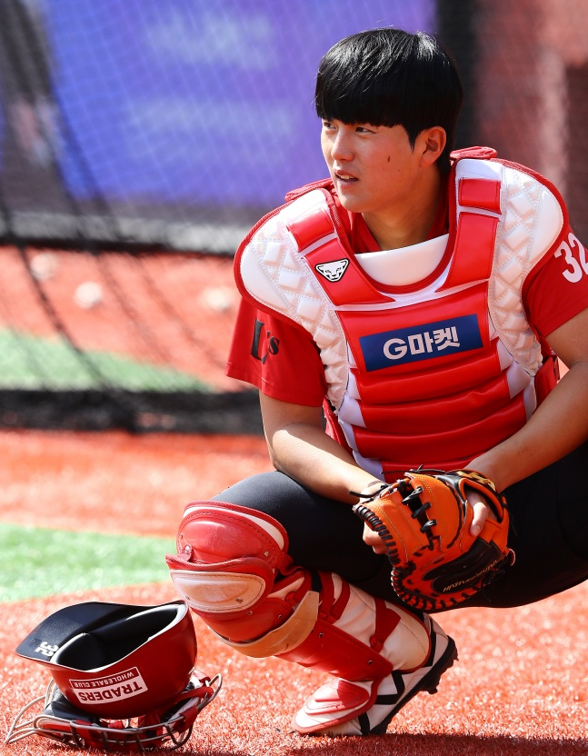 '원클럽맨-우승 포수 다 떠났다' 확 젊어진 SSG 안방, 'ML급 어깨-일발 장타까지' 볼거리는 더 풍성 | 스타뉴스