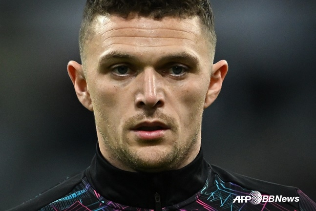 'SON도 세계 톱3 라이트백 인정' 트리피어, EPL 떠나 김민재 옆에서 뛰나... 뮌헨 '보강 1순위' 떠올랐다 | 스타뉴스