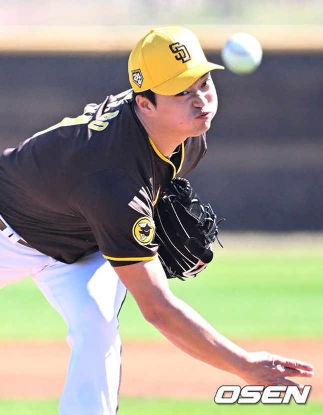 "정말 대단한 데뷔전" 고우석 OAK전 1이닝 2K, SD 감독도 대만족... 최지만 2루타 작렬 [MLB 시범경기 리뷰] | 스타뉴스