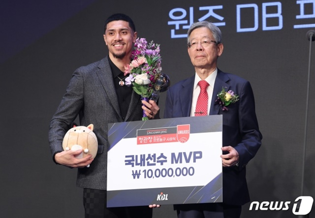 알바노 첫 亞쿼터 MVP→단 3표차로 강상재 이겼다... 소노 이정현 5관왕-'DB 우승' 김주성 감독상 [KBL 시상식 현장] | 스타뉴스