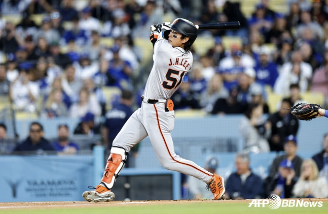 이정후 '좌투 약점→멀티히트로 증명했다', LAD전 맹타 '타율 3할' 반등... 타격-출루-수비 못하는 게 없다 [SF 리뷰] | 스타뉴스