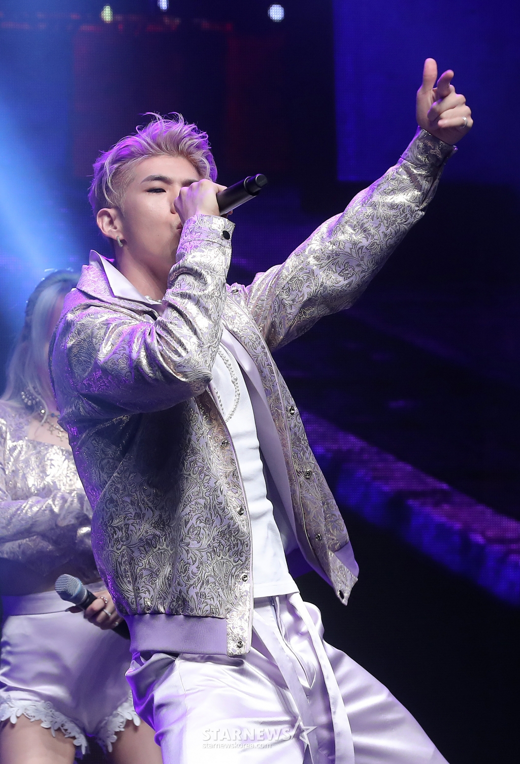 카드(KARD) BM, 첫 EP 'Element' 트랙리스트 공개..타이틀곡은 'Nectar' 박재범 피처링 | 스타뉴스