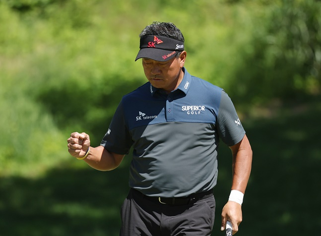 '이런 드라마가 있나' 최경주, '54세 생일에 최고령 우승'... 통한의 미스→완벽 커버, 2차 연장 끝 정상 등극 [KPGA] | 스타뉴스