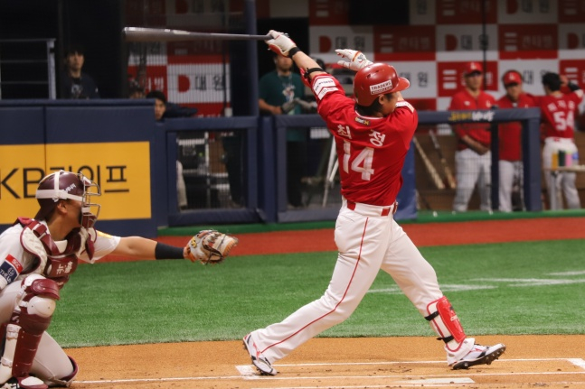 '타율 0.154→0.500' 최정 활약에 '8연패→4연승' SSG도 오락가락, 계속 되는 최정 랜더스 | 스타뉴스