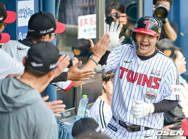 '돌아온 임찬규 8K 4승+12안타 폭발' LG, KT에 7-2 완승 'DH1 기선 제압' [잠실 현장리뷰] | 스타뉴스