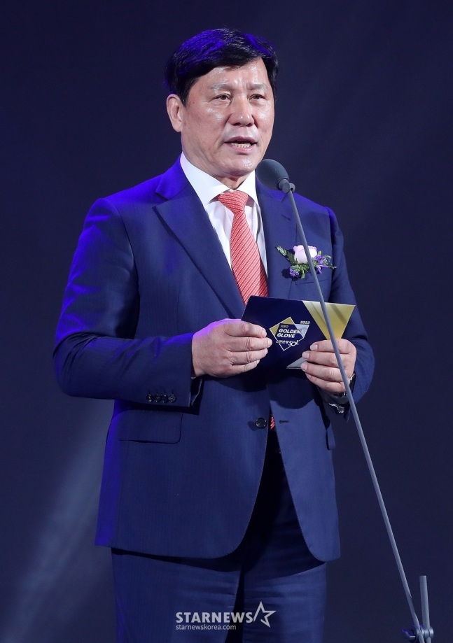 日도 KBO 피치클락-ABS 운영 현황에 관심... 이틀간 야구장-미디어센터 견학 | 스타뉴스