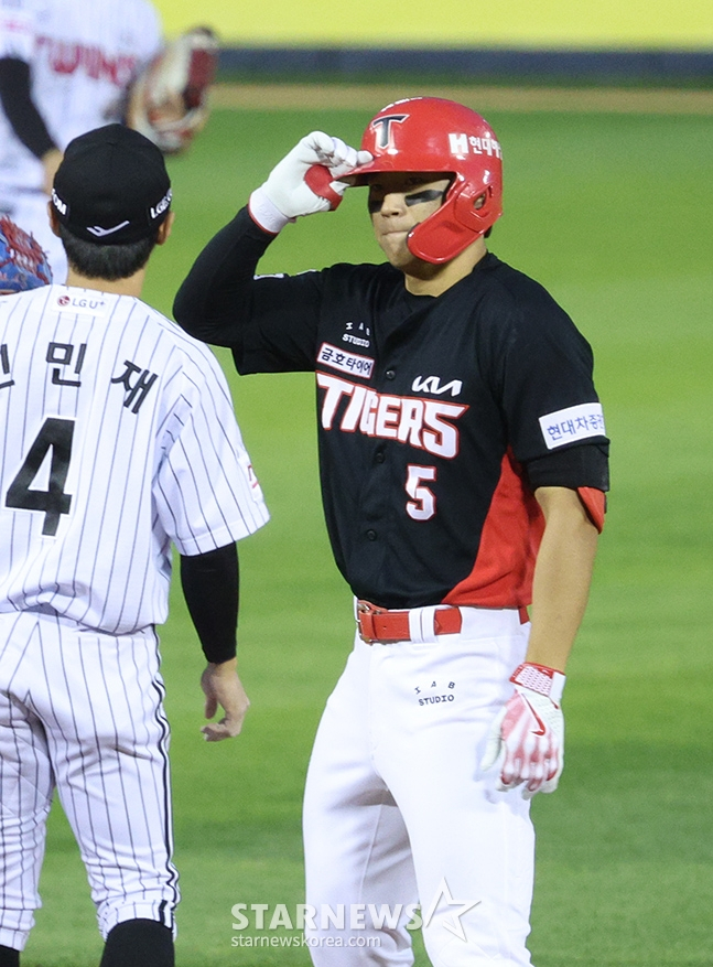 '류현진·이정후도 못한 기록' 김도영, KBO 최초 월간 MVP 3회 수상 도전... 강민호·하트 등 7명과 경쟁 | 스타뉴스