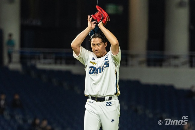 NC 이용찬 이틀 만에 또 2군행, '2G 10실점→8월 ERA 29.08' 끝 결국... 박영빈은 팔꿈치 골절 | 스타뉴스