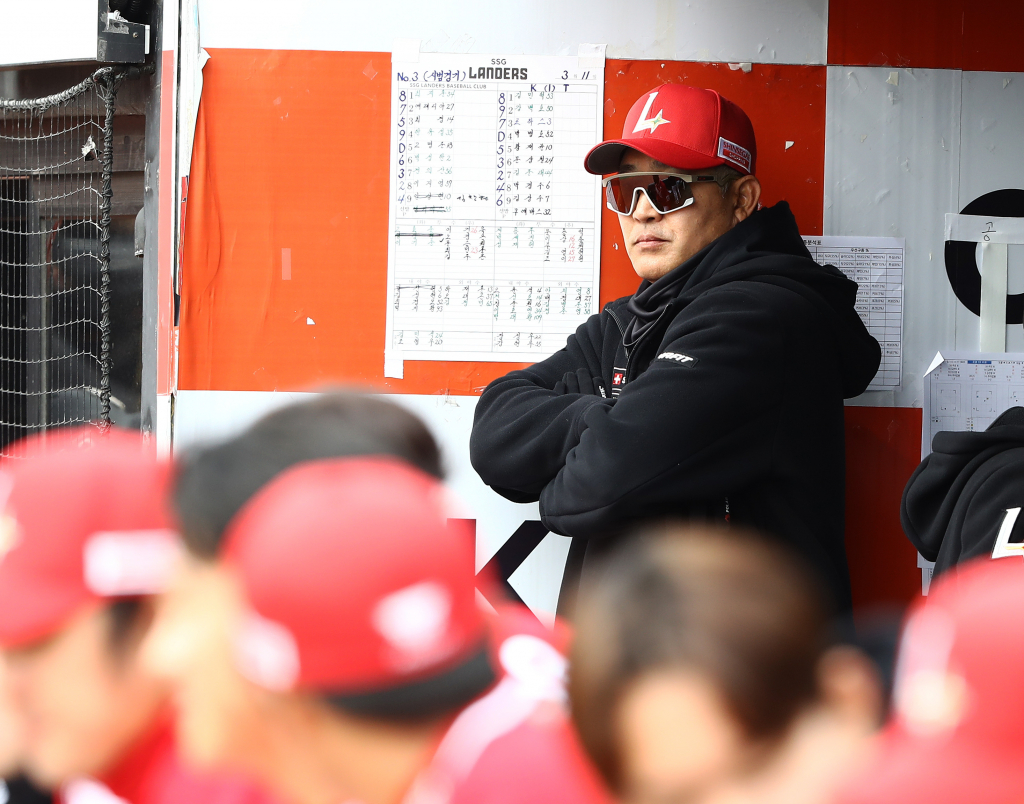 정규 1위 매직넘버 저지해야 하는 SSG, 이숭용 감독 "최상의 시나리오는 KIA의 광주 우승 아닐까요?" [인천 현장] | 스타뉴스
