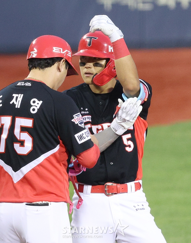 '1번 타자→3루타 쾅→득점' 김도영, 'KBO 최다득점 타이 기록' 달성... 서건창과 동률 [잠실 현장] | 스타뉴스