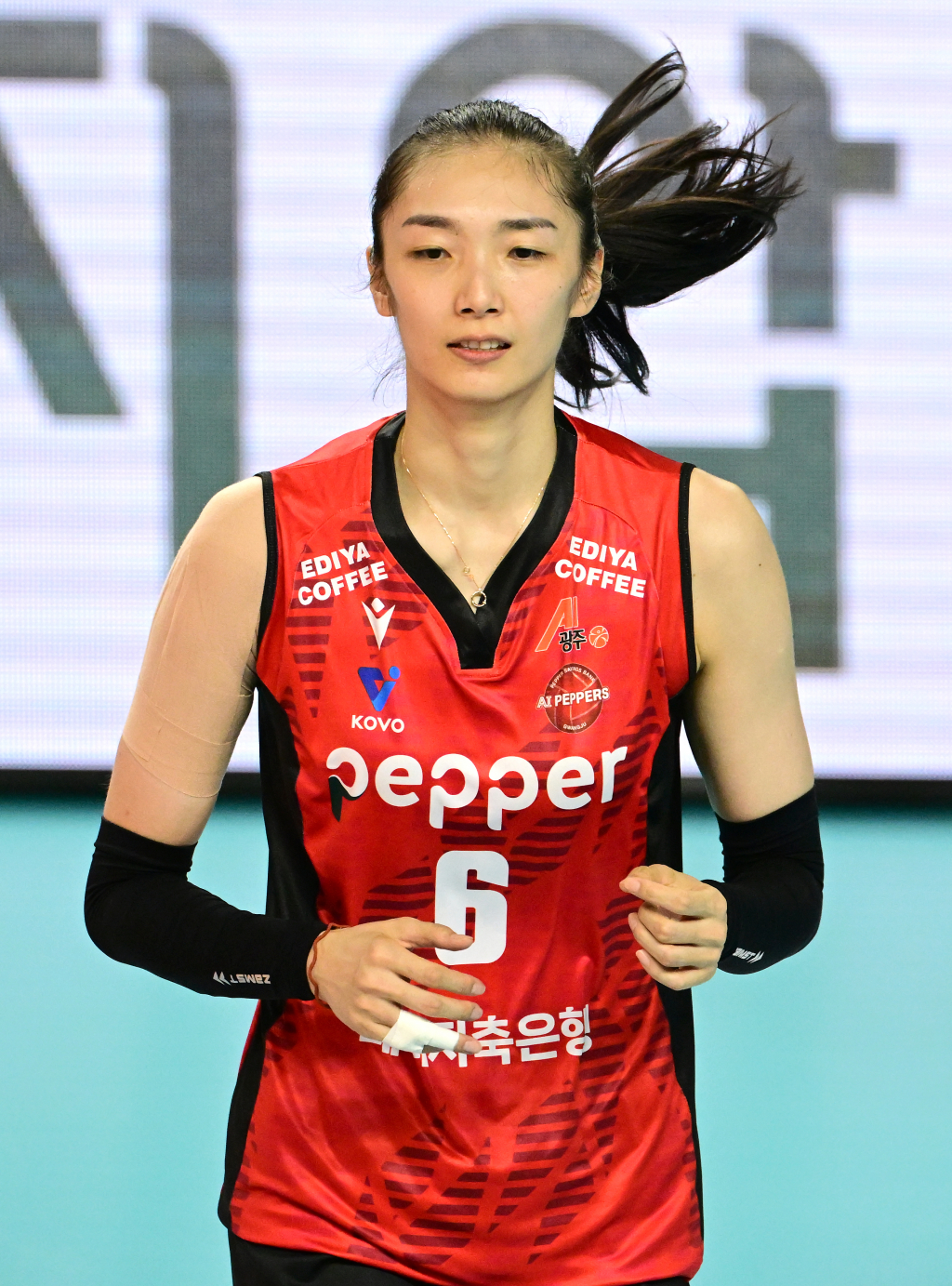 '中 197cm 특급 MB' 위력 엄청나네, 장위 데뷔전서 눈도장 '쾅'... '통합 챔프' 현대건설도 깜짝 놀랐다[통영 현장] | 스타뉴스