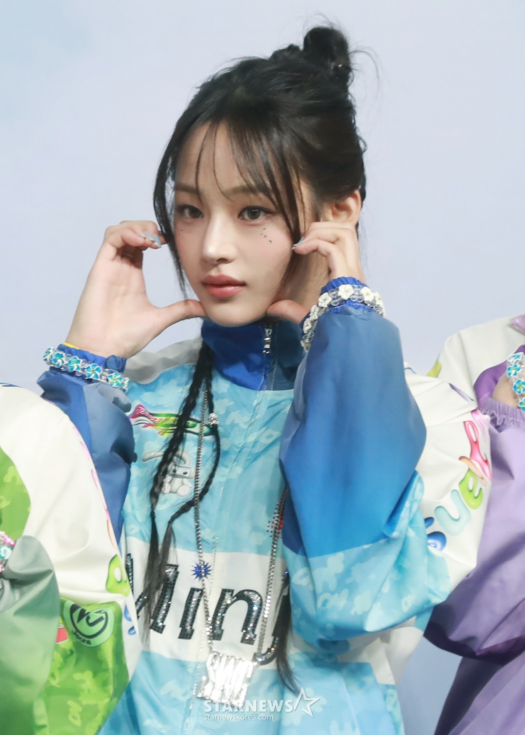 뉴진스 민지, 소속사 갈등 속 활동ing..오늘 잠실서 WC 1차전 시구 [종합] | 스타뉴스