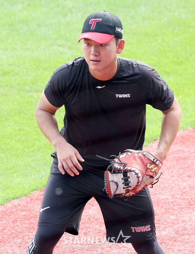 [오피셜] 1군 단 3경기 포수, '한국야구 대명사' 밀어냈다... LG-KT, 준PO 엔트리 공개 | 스타뉴스